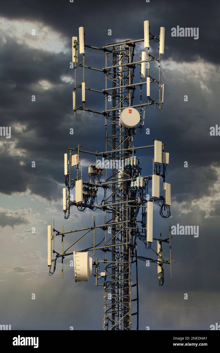 Telecommunications tower and tech hi-res stock photography and images ...