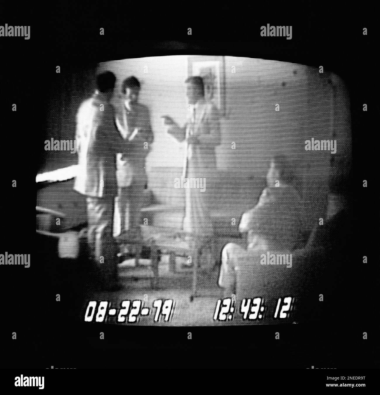 Undercover FBI agent Anthony Amoroso, left with back to camera ...