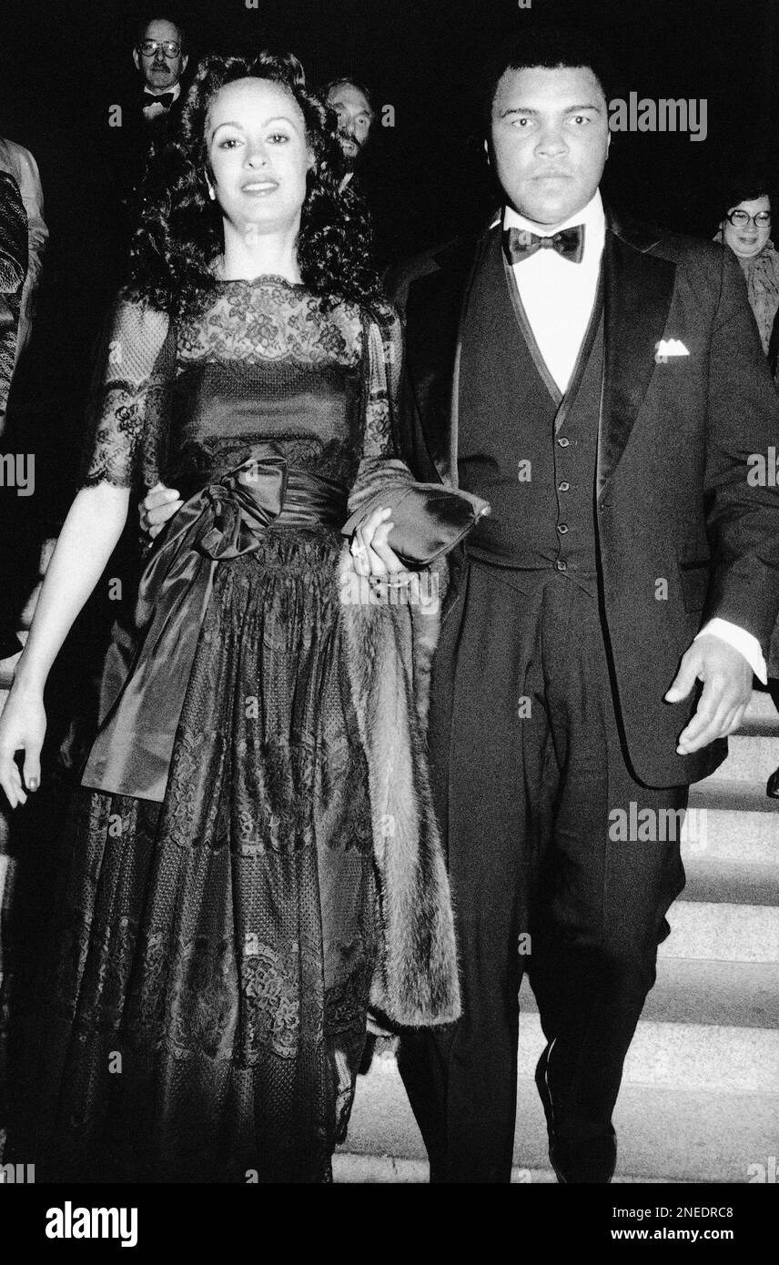 Former heavyweight champ Muhammad Ali and his wife, Veronica, leave ...