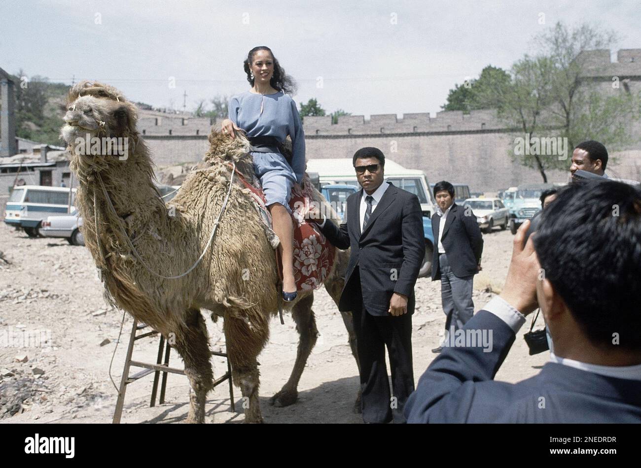 Muhammad Ali and wife Veronica survey China's famed Great Wall at ...