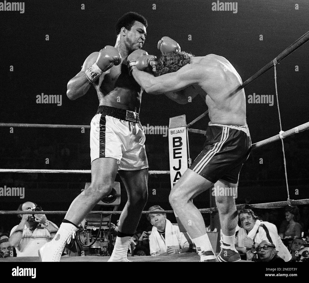 Britain's Joe Bugner covers up as Muhammad Ali rains punches on him in ...