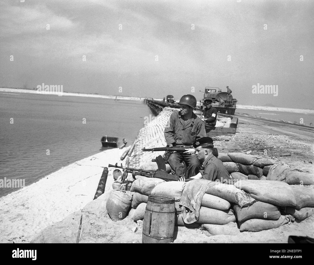 British and American soldiers man observation post on line along Han ...