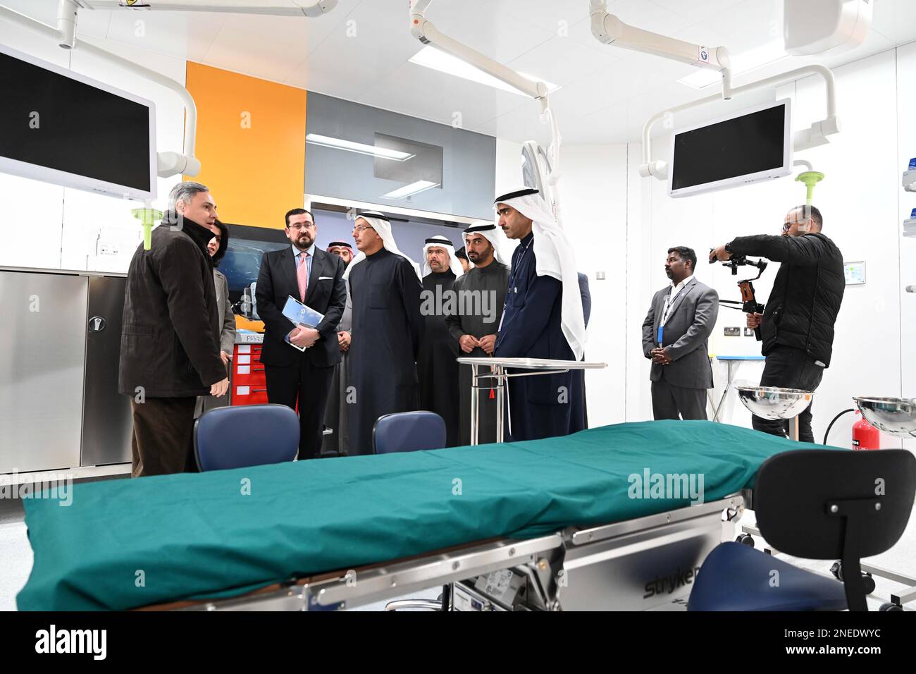 (230216) -- JAHRA GOVERNORATE, Feb. 16, 2023 (Xinhua) -- Guests visit ...