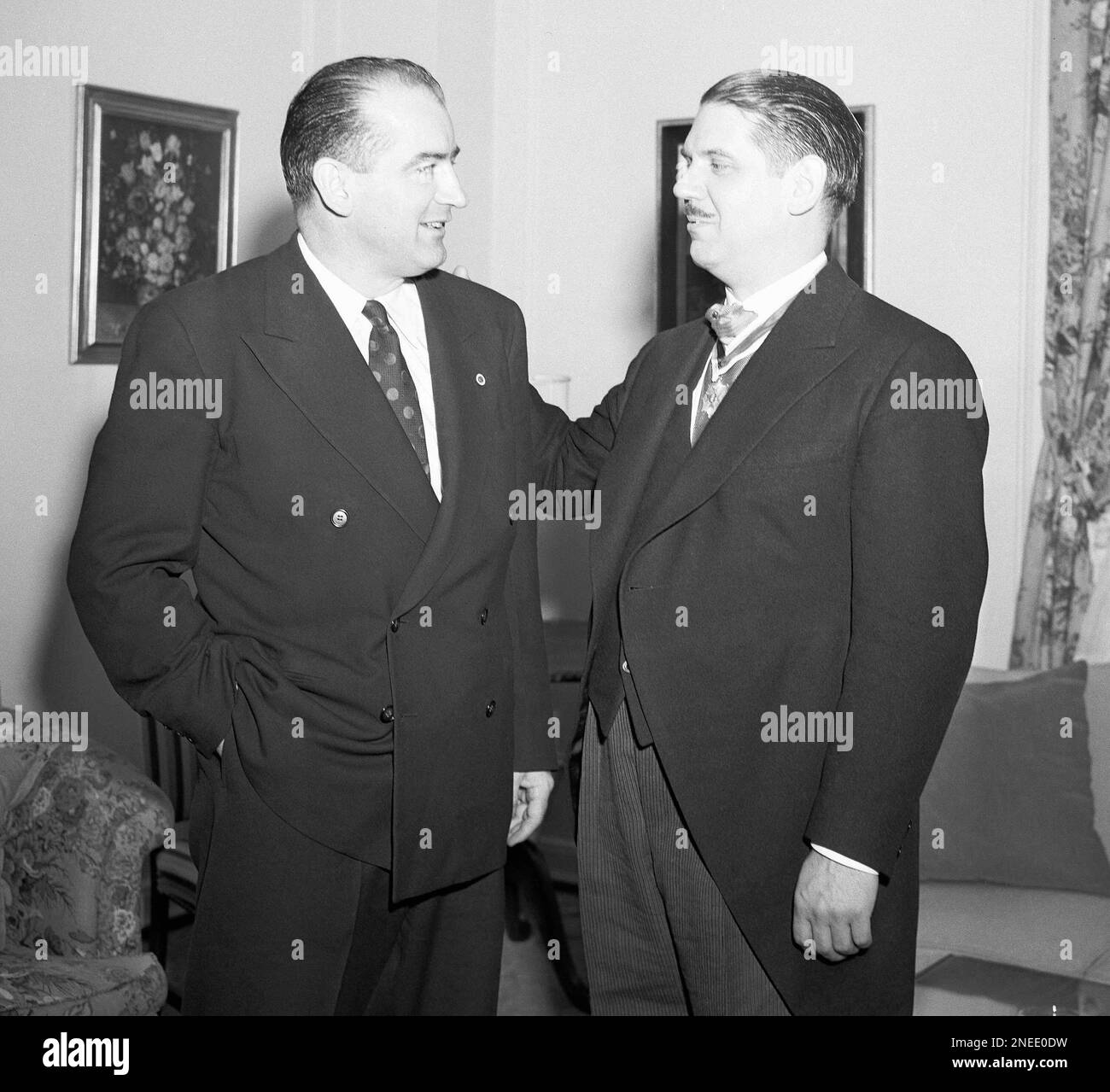 Sen. Joseph McCarthy (R-Wis), left, talks with John Whelchel Finger ...