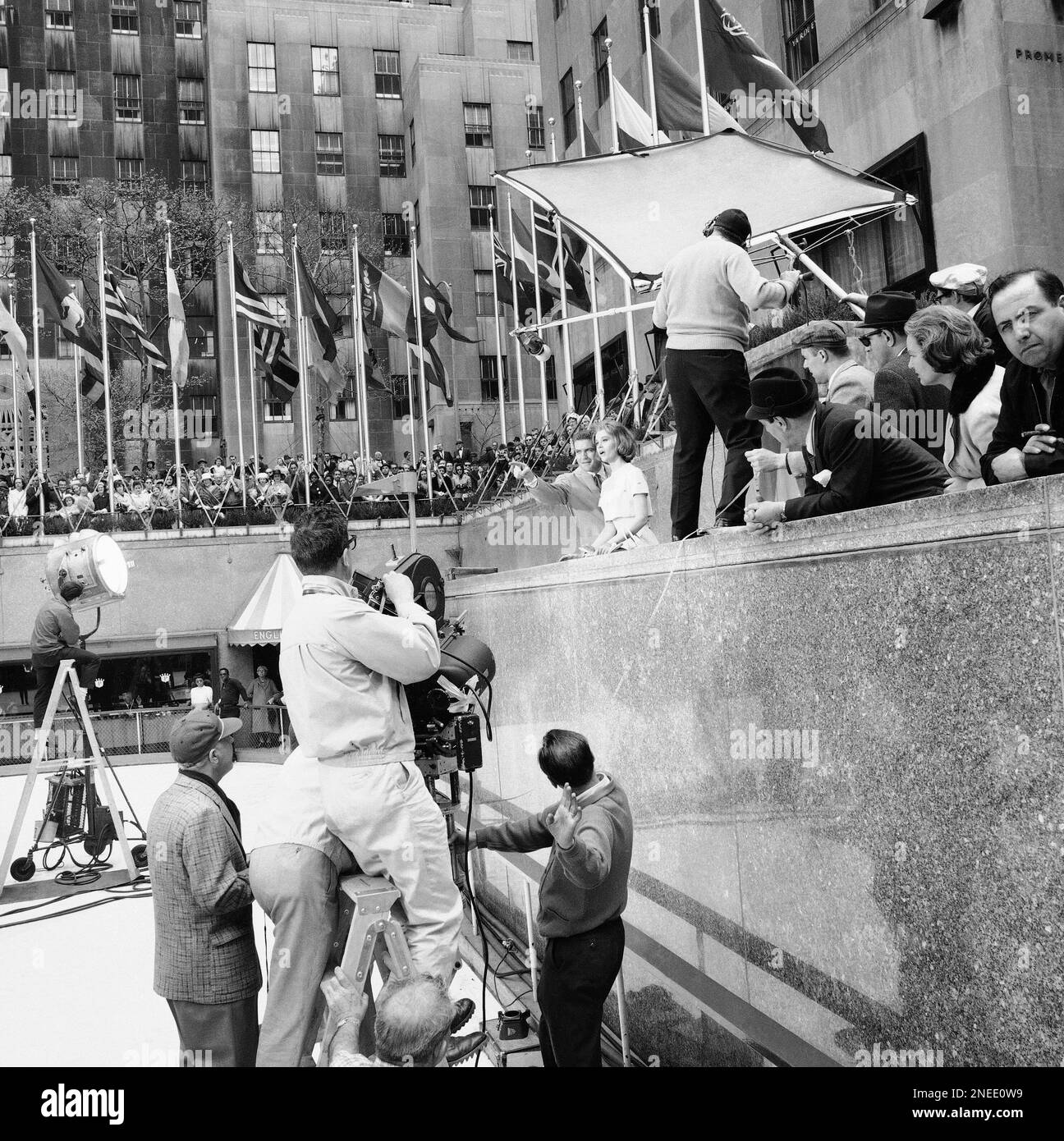 Co-stars Rod Taylor, pointing, and Jane Fonda, are shown in New York?s ...