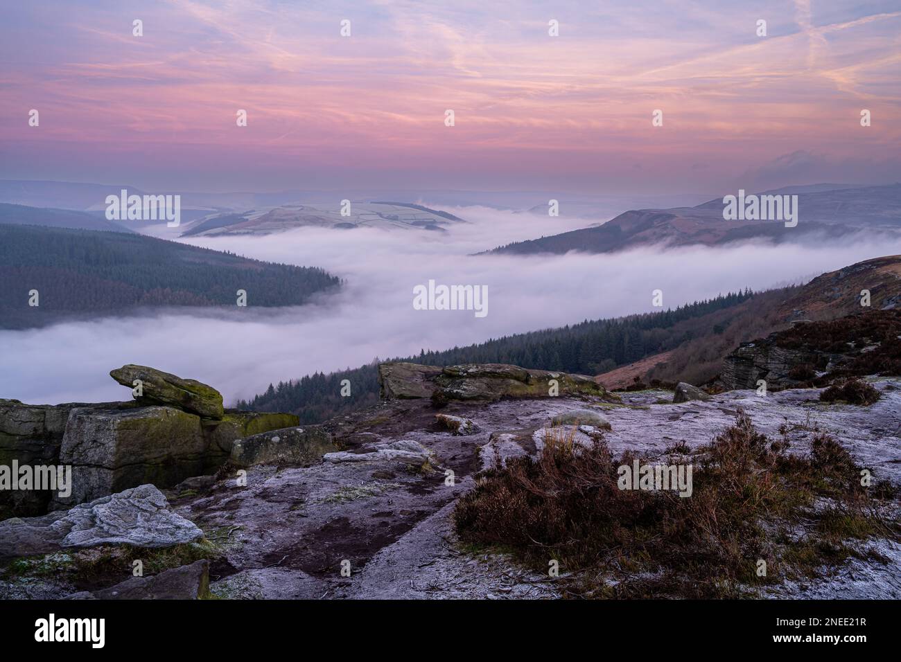 Bamford Edge. Ladybower, and Hope Valley winter sunrise temperature ...