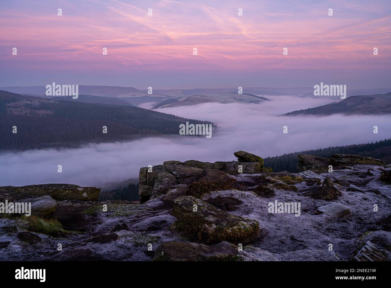 Bamford Edge. Ladybower, and Hope Valley winter sunrise temperature ...