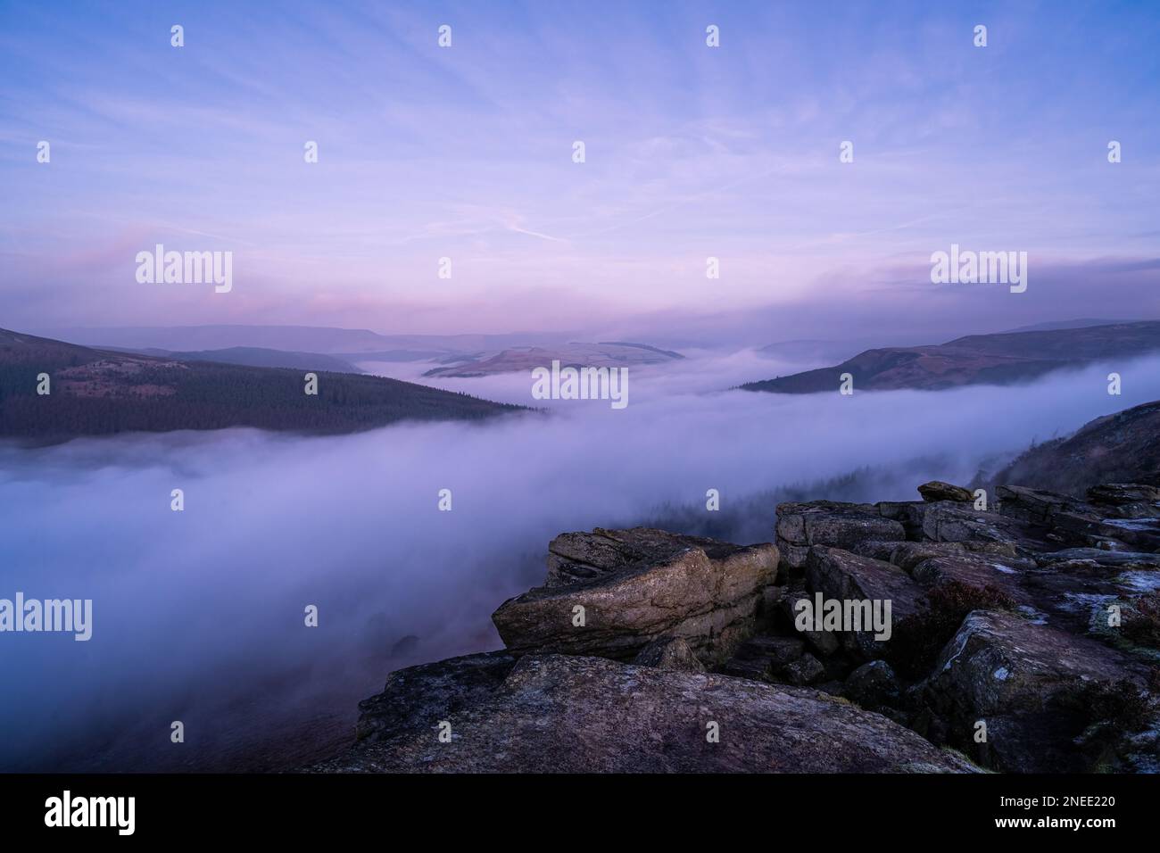 Bamford Edge. Ladybower, and Hope Valley winter sunrise temperature ...