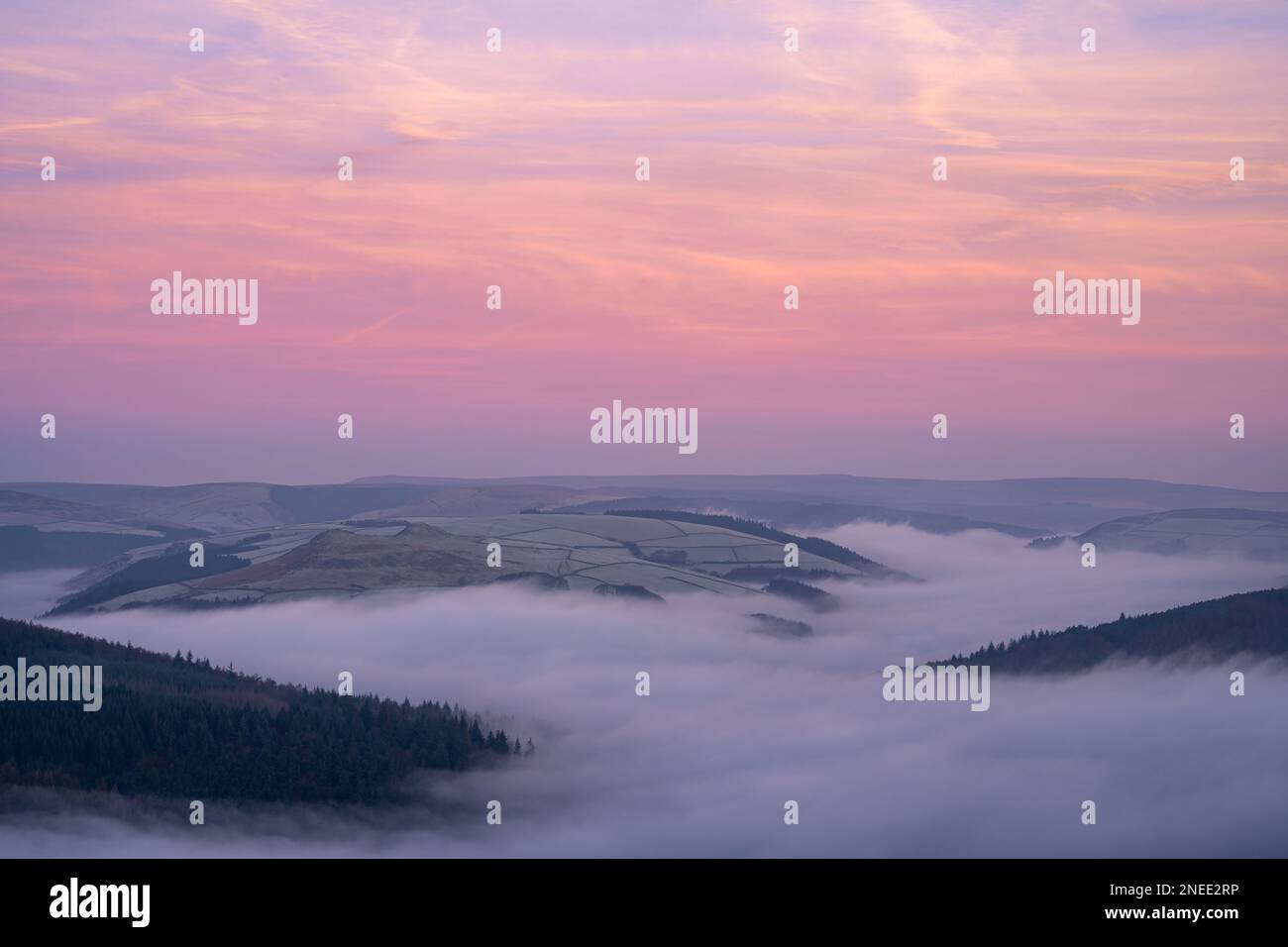 Bamford Edge. Ladybower, and Hope Valley winter sunrise temperature ...