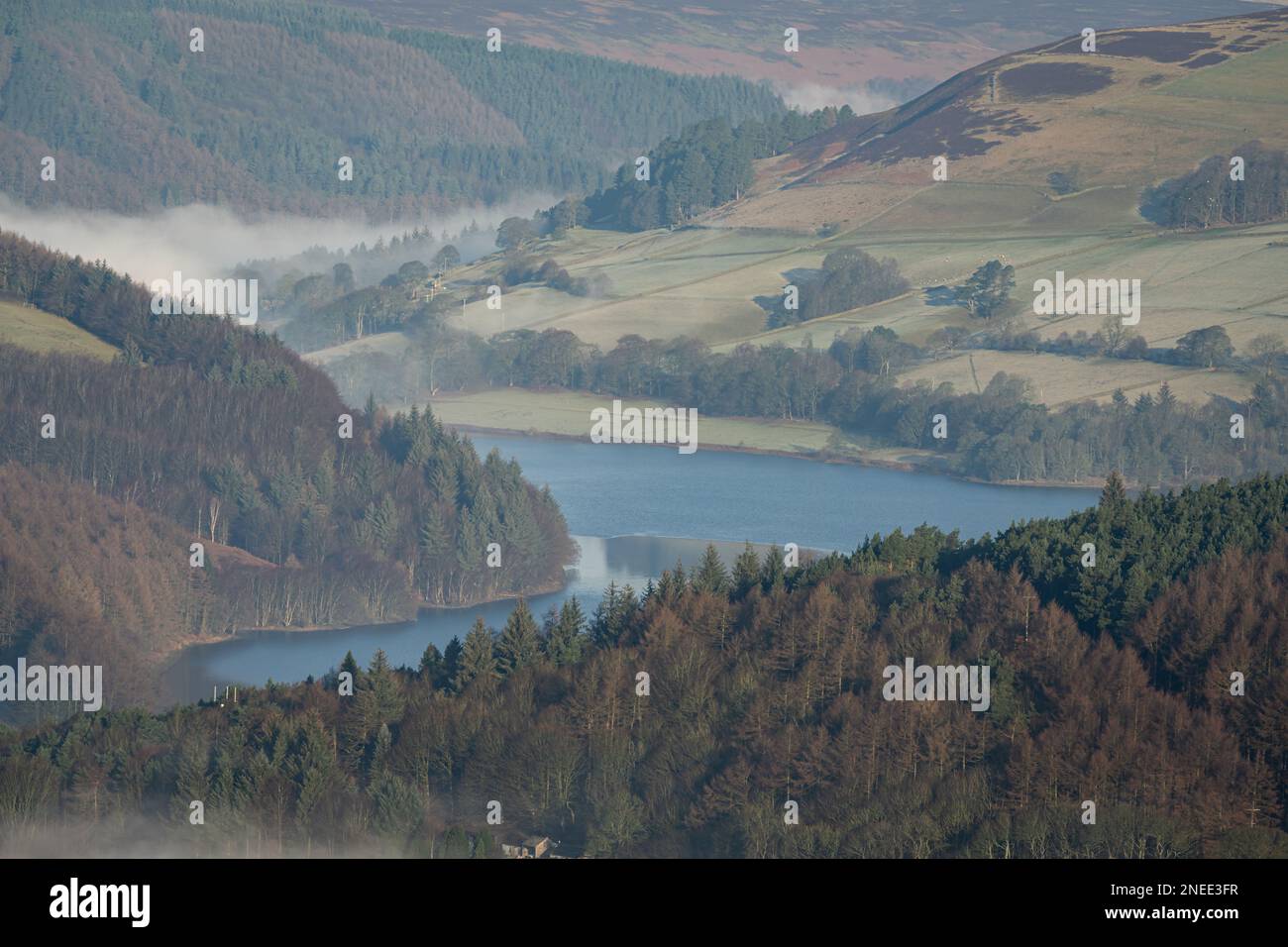 Bamford Edge. Ladybower, and Hope Valley winter sunrise temperature ...