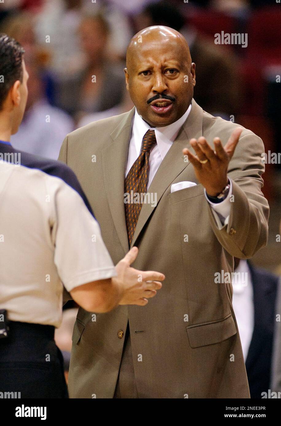 Atlanta Hawks head coach Mike Woodson discusses a call with referee Pat ...