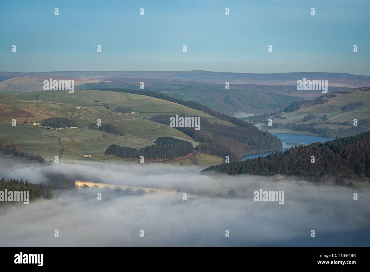 Bamford Edge. Ladybower, and Hope Valley winter sunrise temperature ...