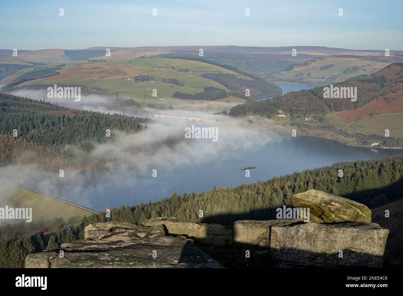 Bamford Edge. Ladybower, and Hope Valley winter sunrise temperature ...