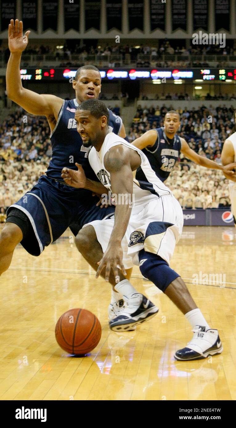 Pittsburgh's Brad Wanamaker (22) plays in the NCAA college basketball ...
