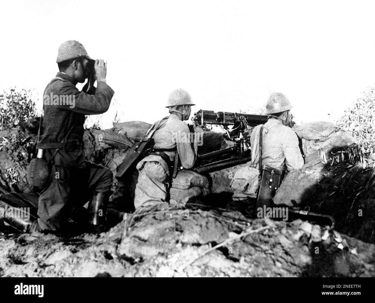 A Japanese machine gun unit ready for action, somewhere in China on ...