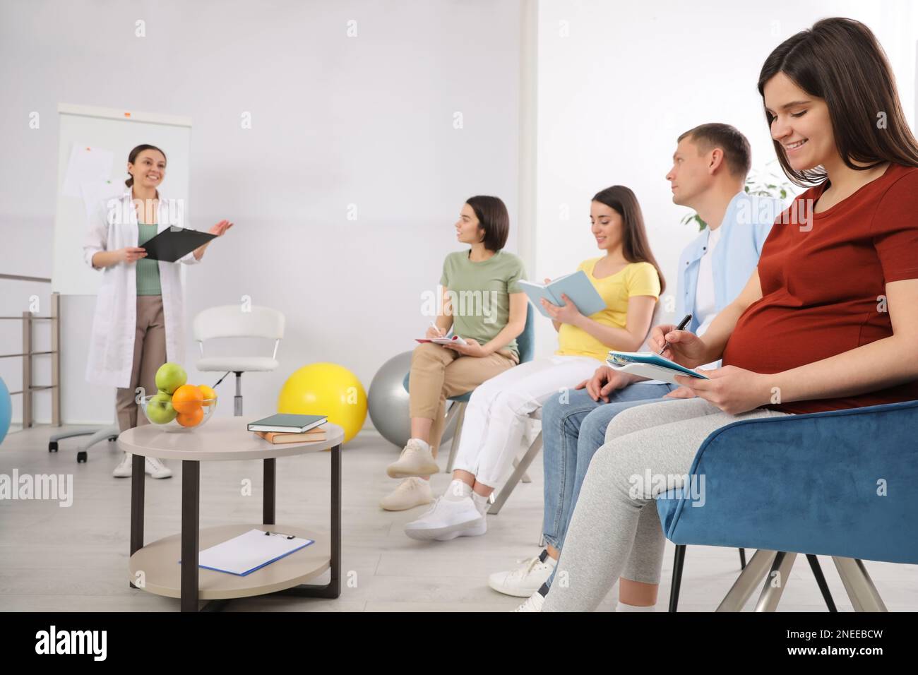 Expectant parents hi-res stock photography and images - Alamy