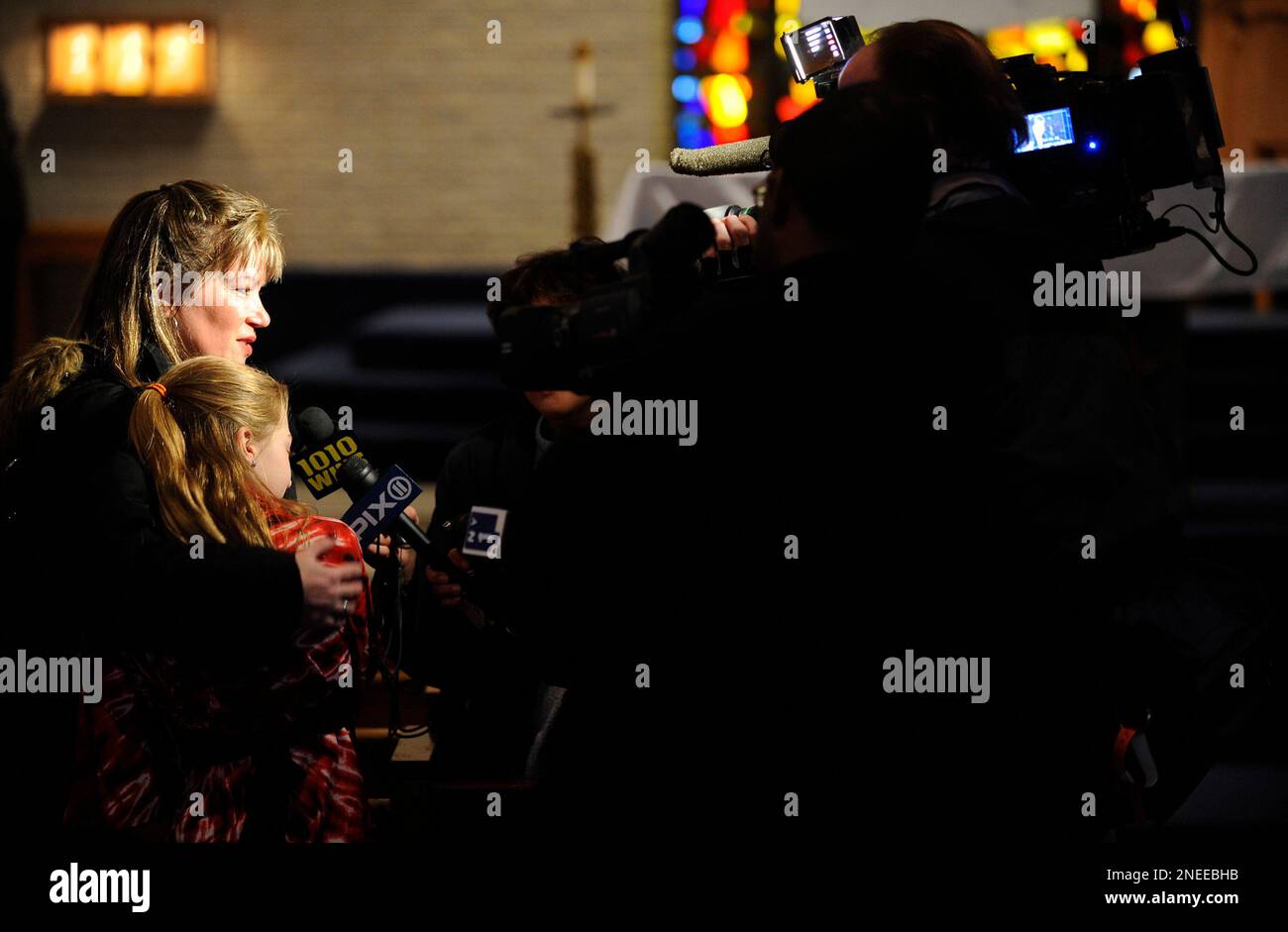Avianca flight 052 survivor Margie Lawder hugs her daughter Jessica ...