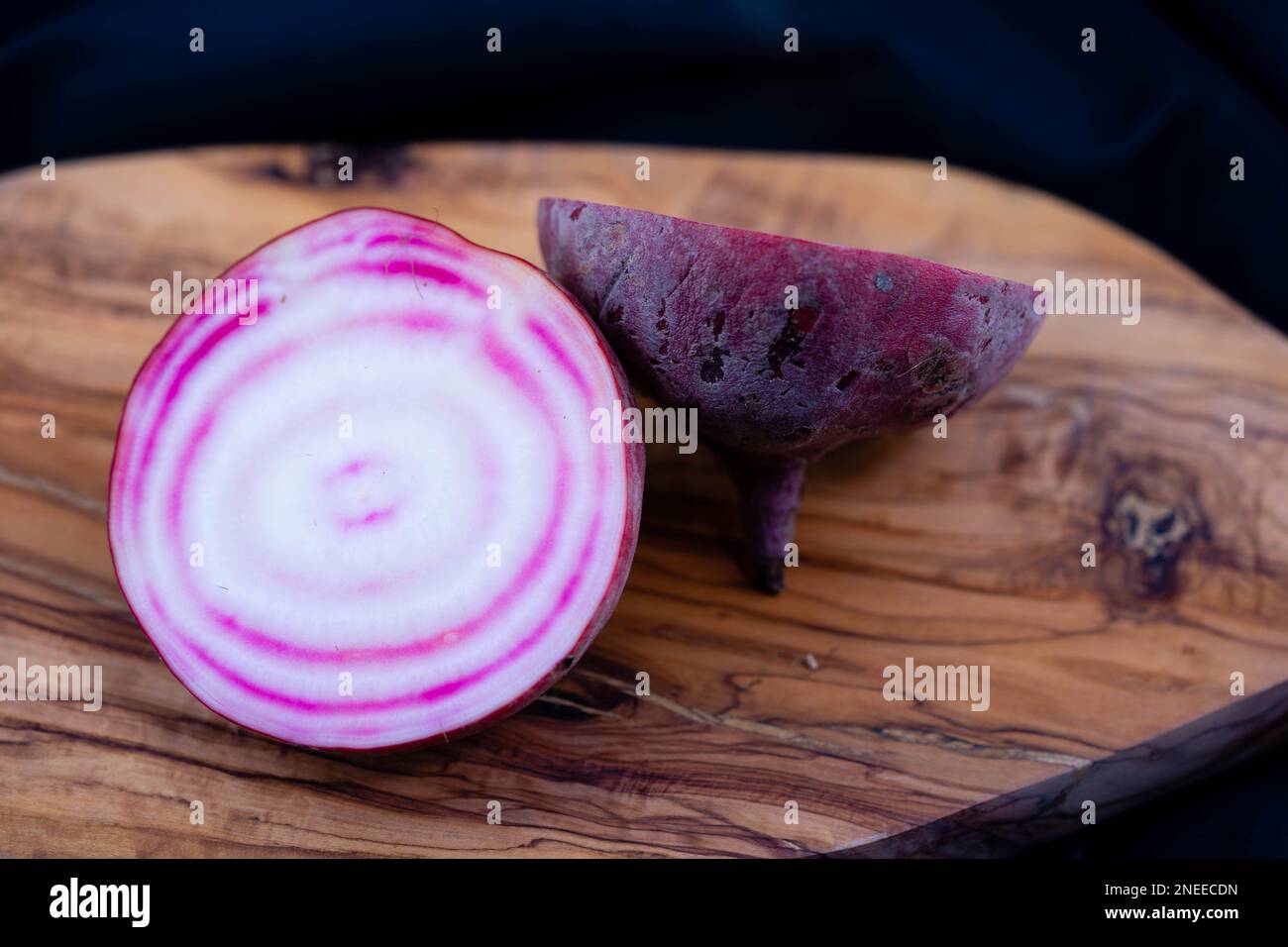 bete vulgaris freshly harvested and sliced beets Stock Photo - Alamy