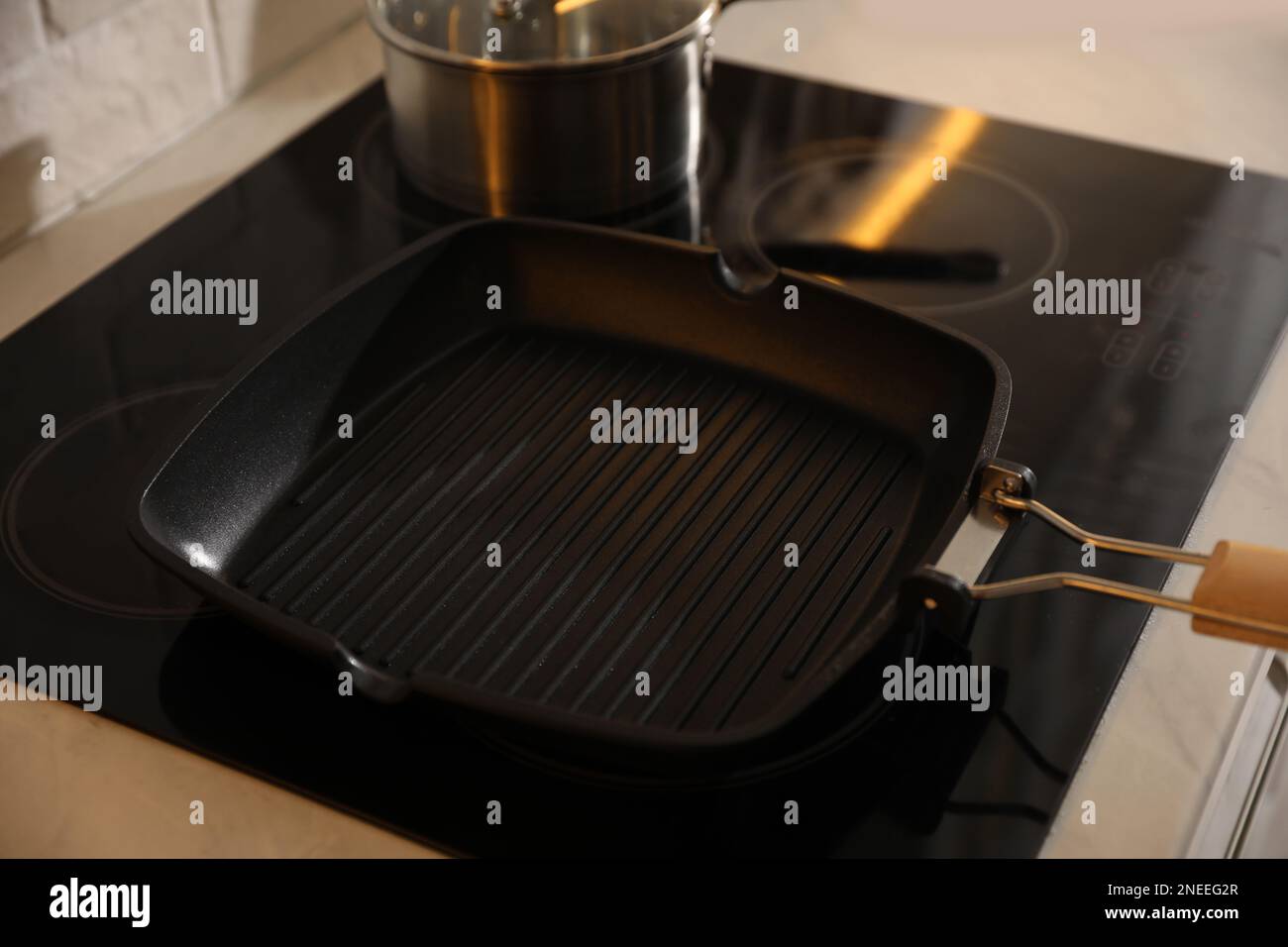 Professional cooktop hi-res stock photography and images - Alamy