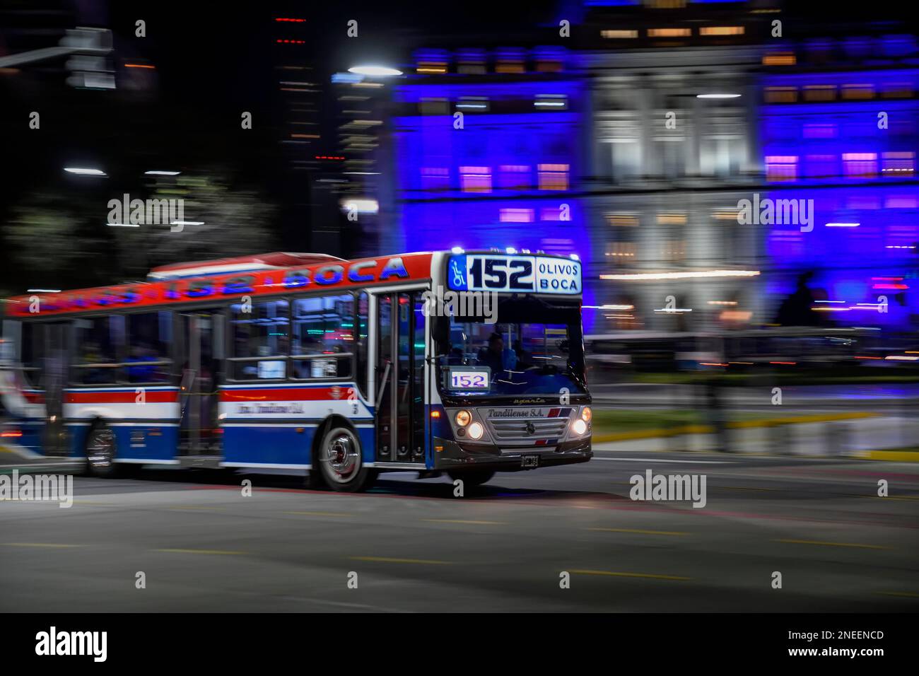 Bus line 152 in front of Centro Cultural Kirchner, Kirchner Cultural ...