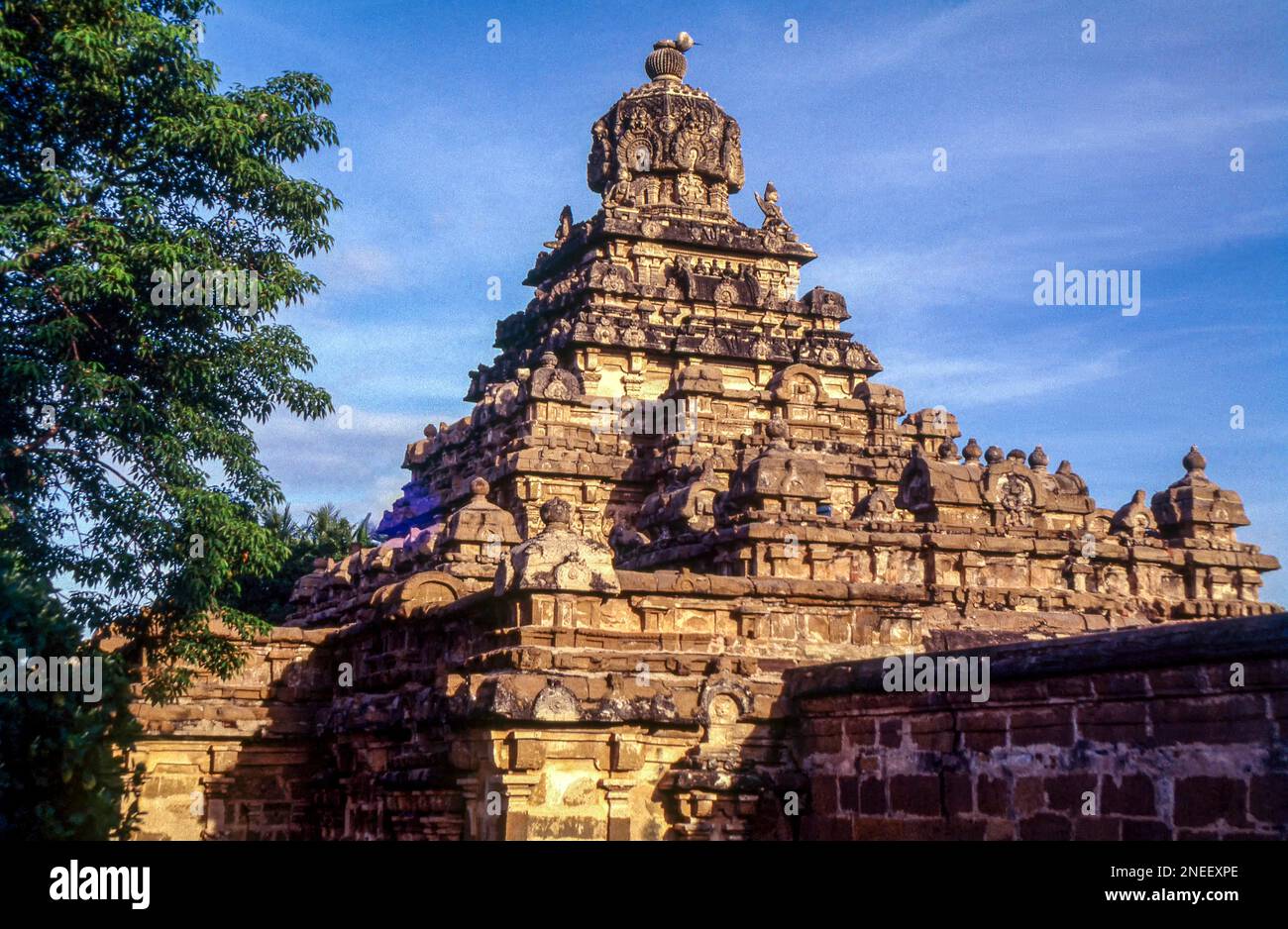 7th century Thiru Parameswara Vinnagaram or Vaikunta Perumal Temple in ...