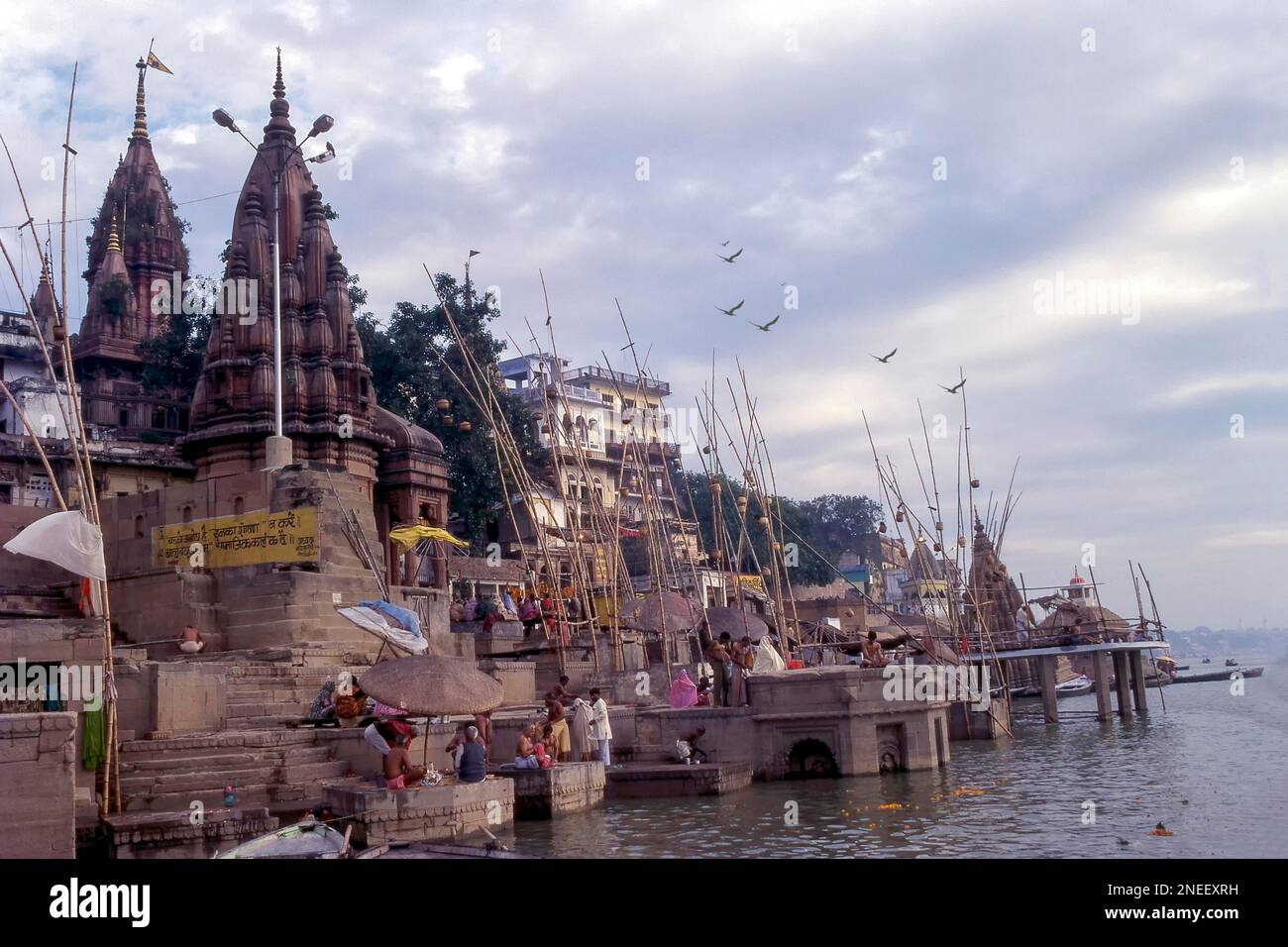 Manikarnika ghat holiest place for Hindu to burning dead body at river ...