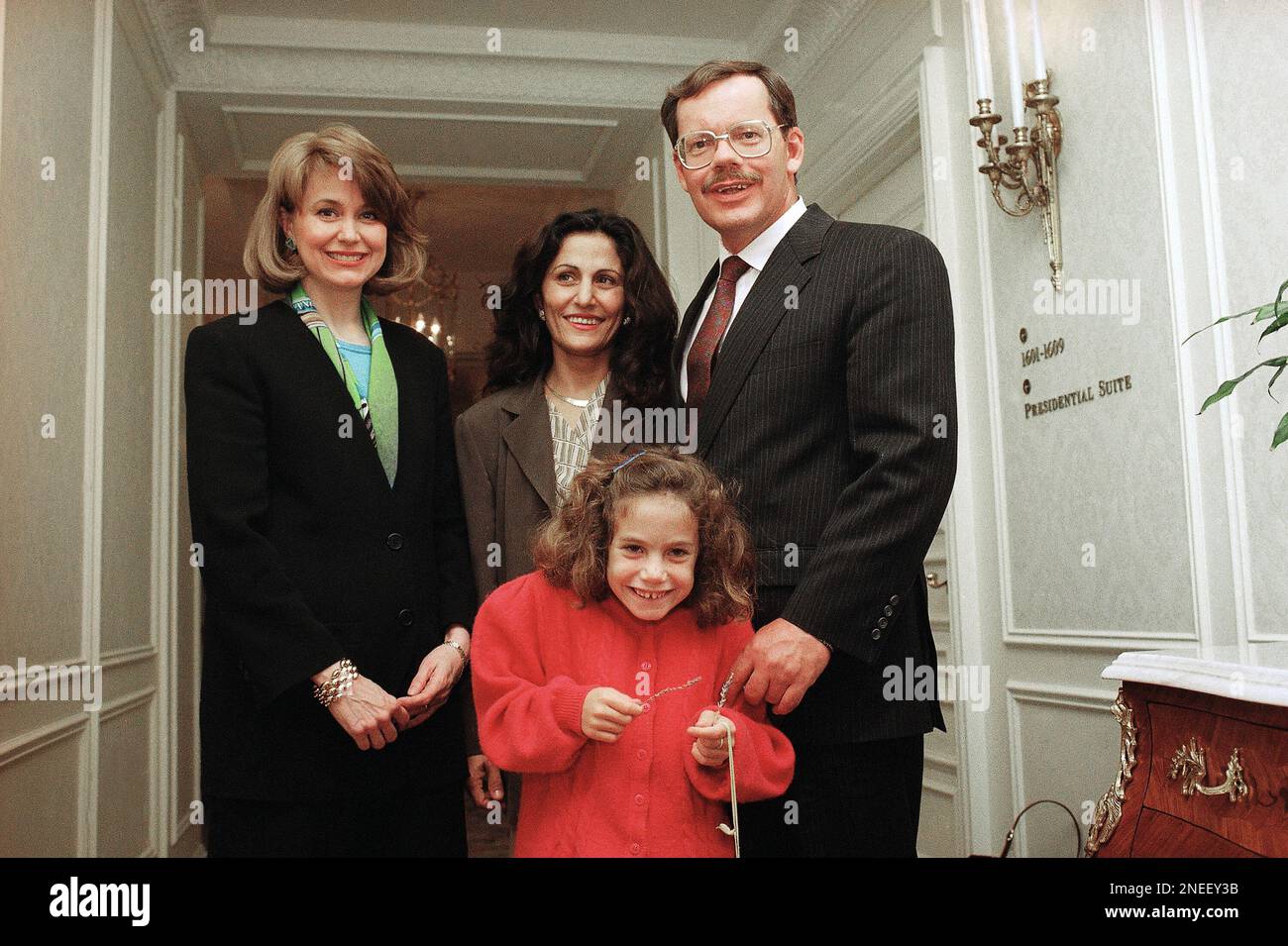 Jane Pauley, left, poses with Terry Anderson, right, and his fiancée ...