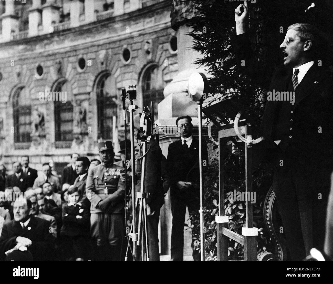 Austrian Chancellor Dr. Kurt von Schuschnigg speaks at the Heldenplatz ...
