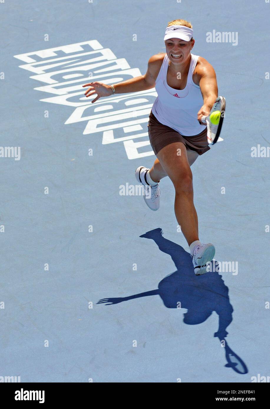 Germany's Angelique Kerber returns to France's Aravane Rezai during ...