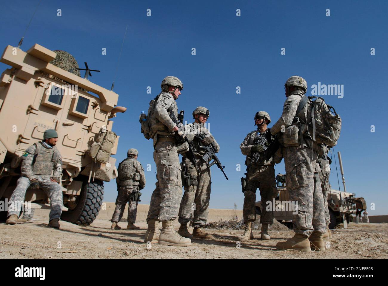Soldiers from 293rd Military Police Company out of Fort Stewart ...