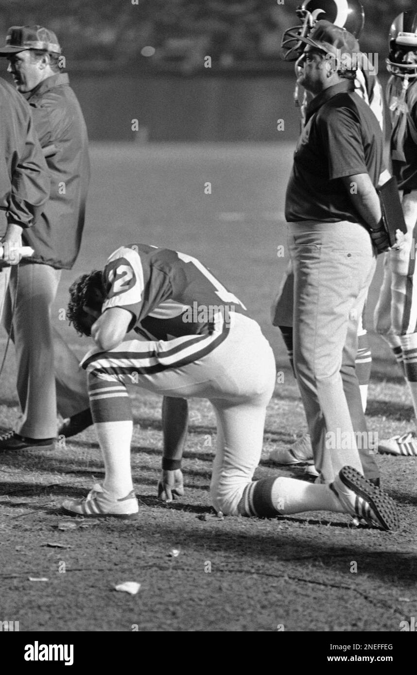 Joe Namath, who started the season as the Los Angeles Rams No. 1 ...