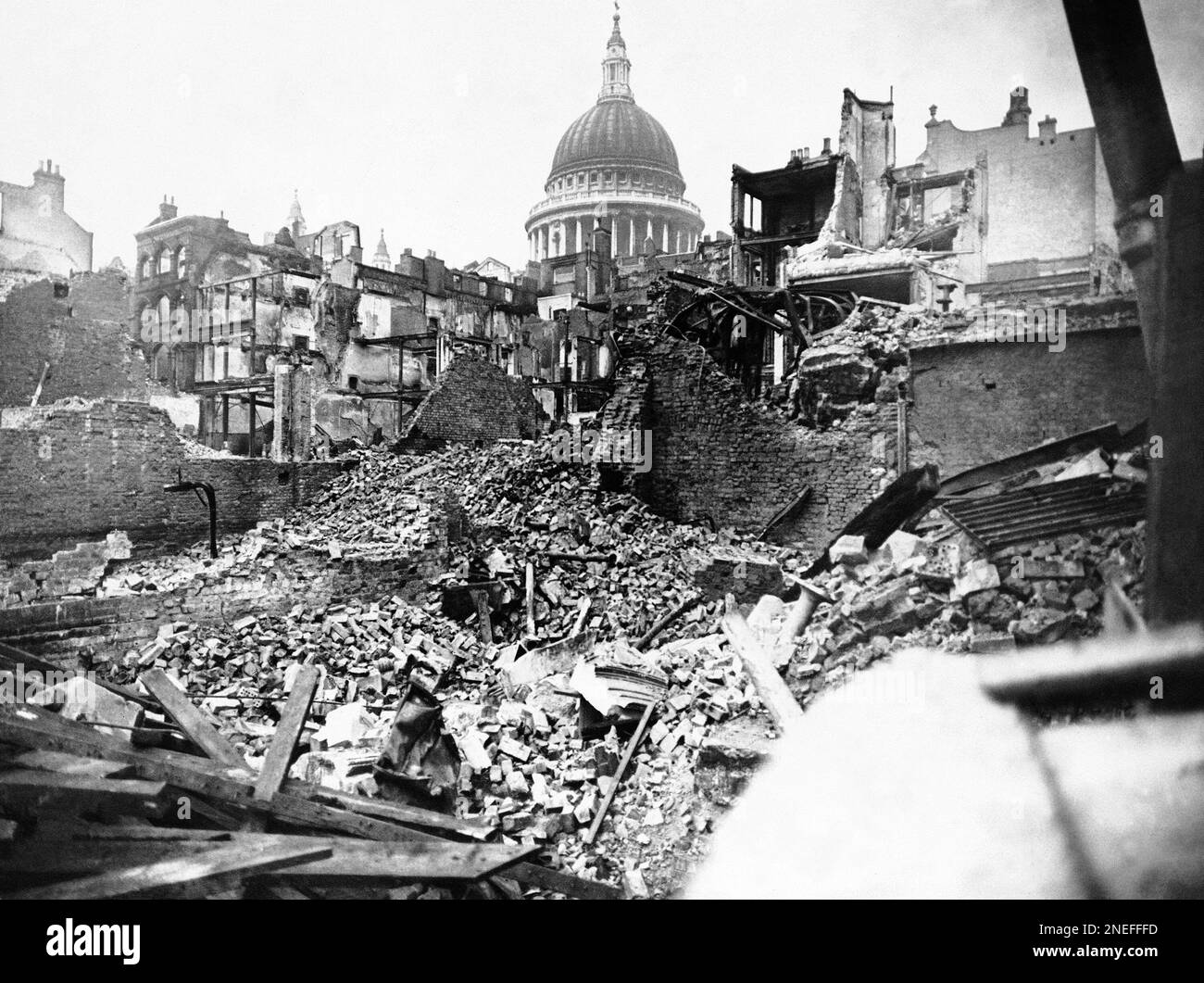 Wrecked buildings in the vicinity of St. Paul?s Cathedral buildings ...