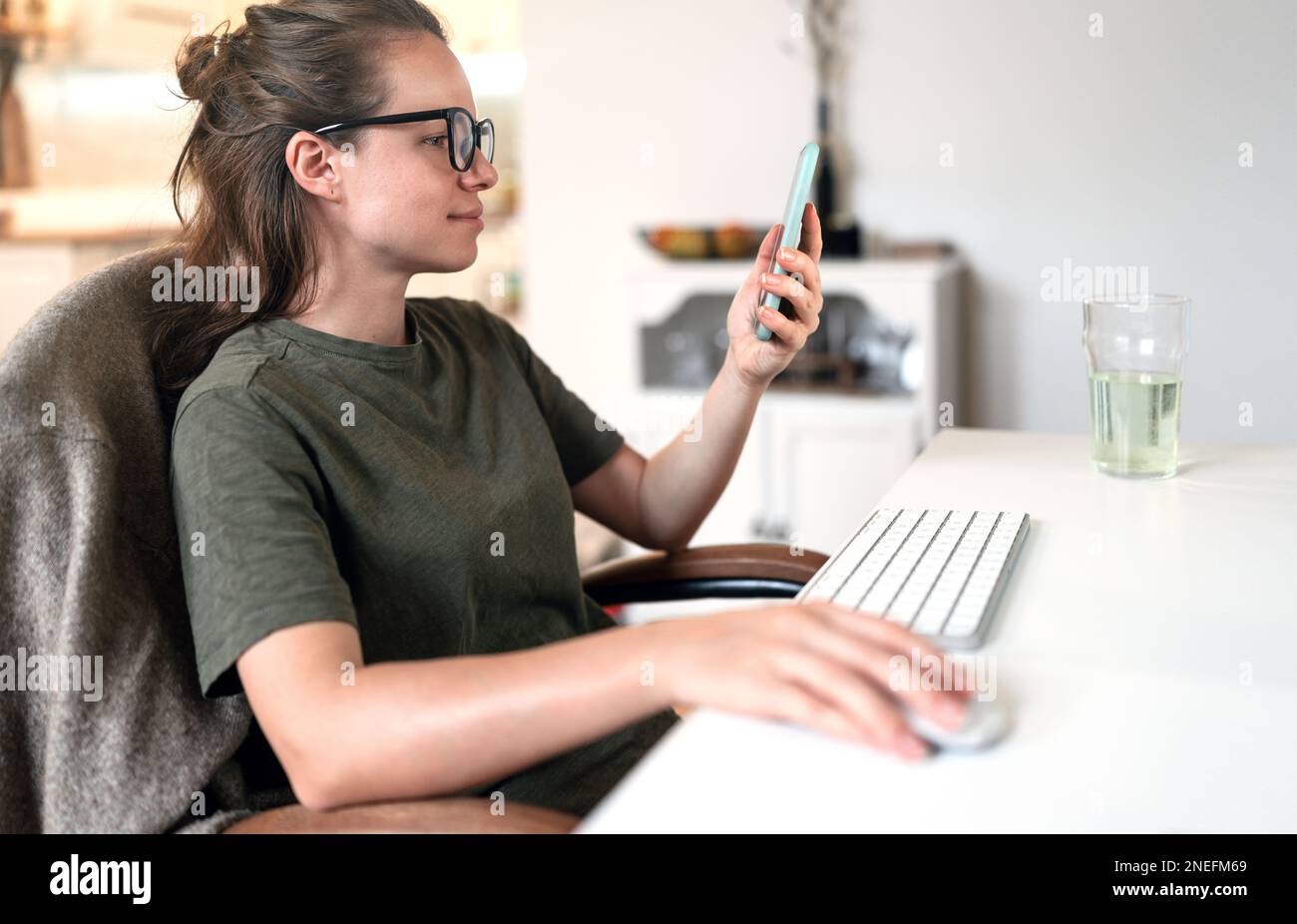 Working remotely with cell phone hi-res stock photography and images - Alamy