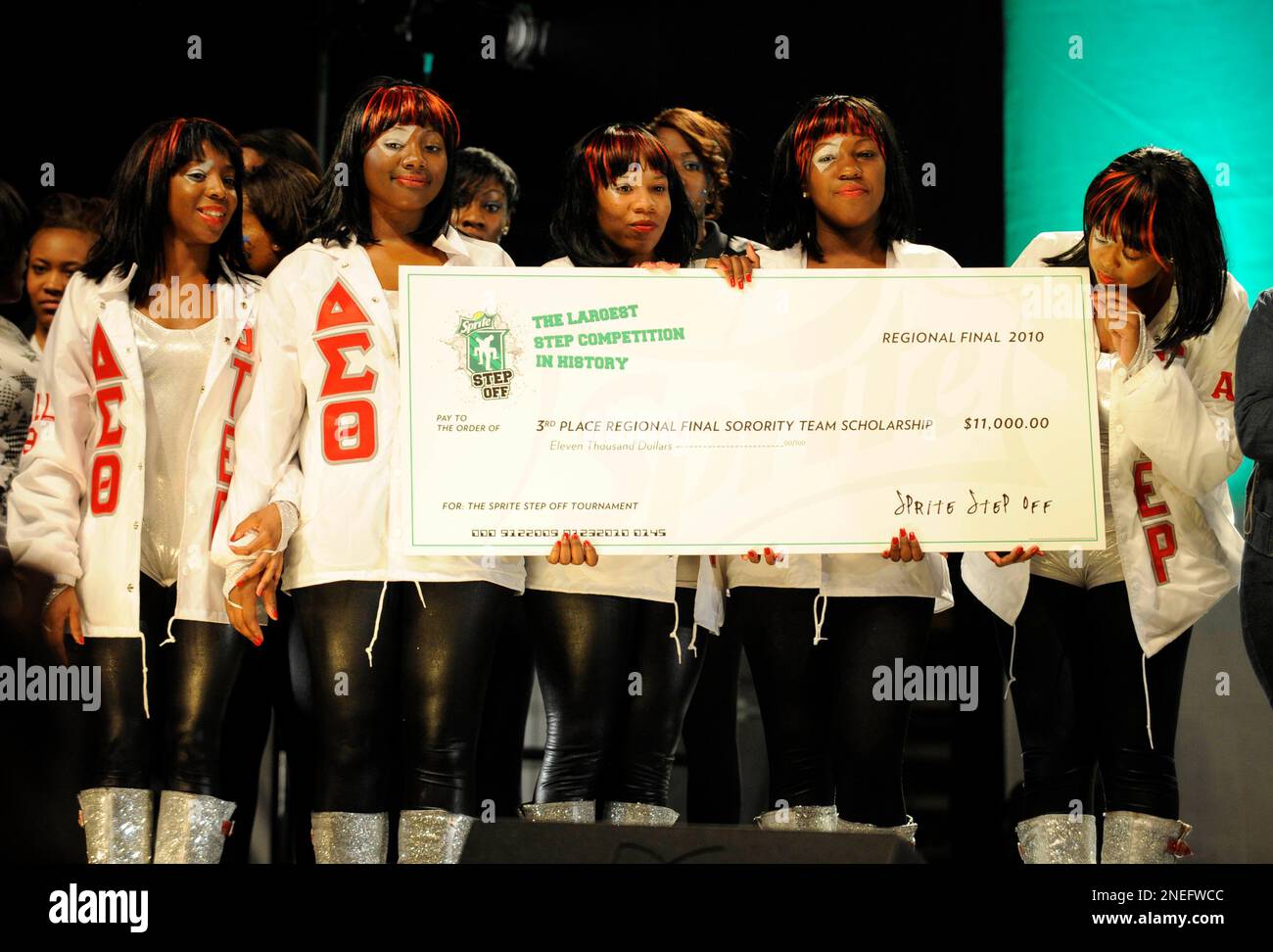 The Delta Sigma Theta sorority from Southern University poses with ...