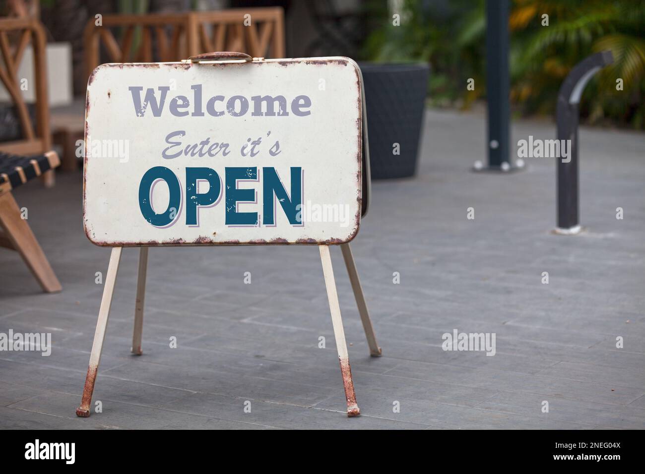 Welcome we are open hi-res stock photography and images - Alamy