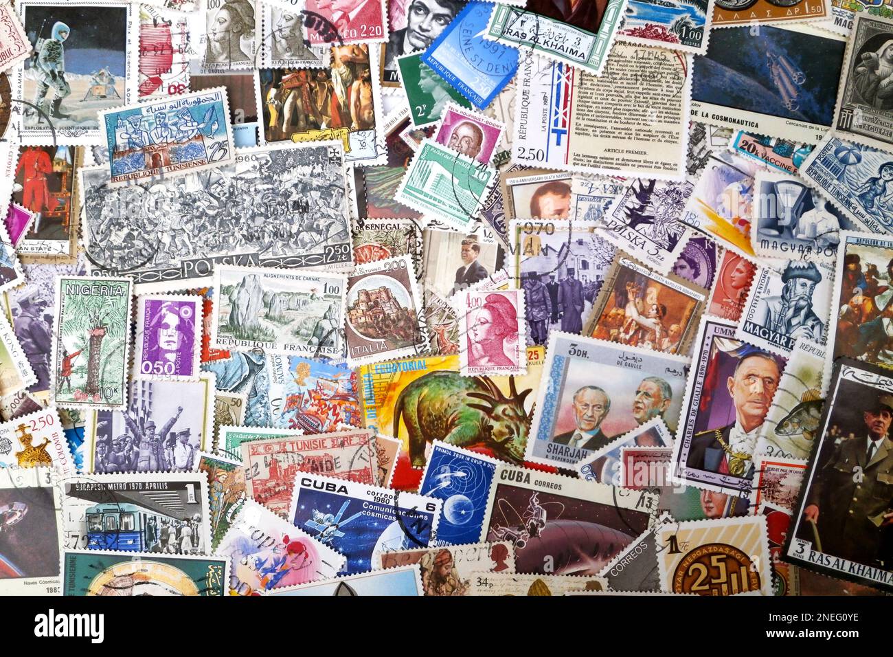 Paper people around world hi-res stock photography and images - Alamy
