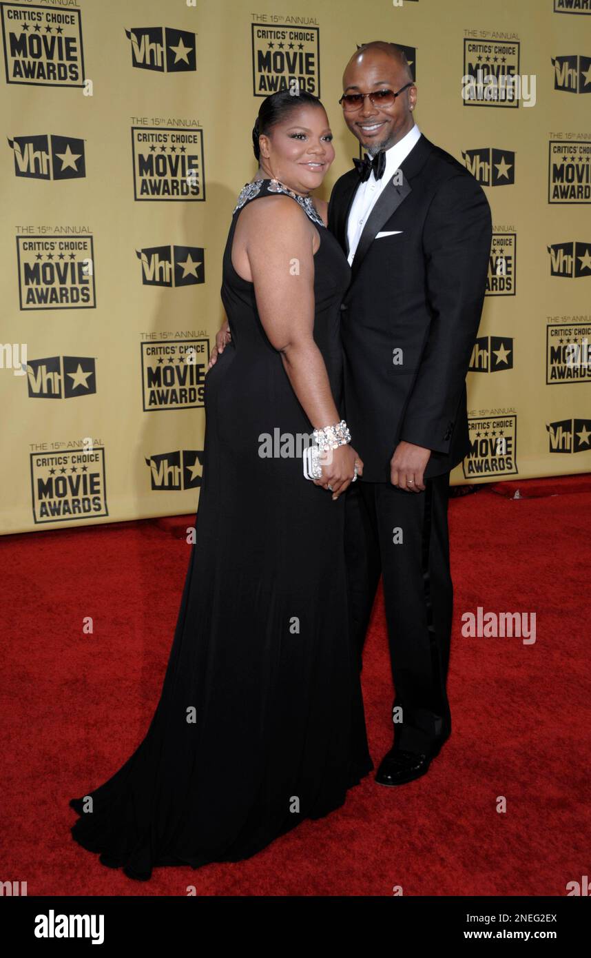 Mo'Nique, left, and Sidney Hicks arrive at the 15th Annual Critics ...