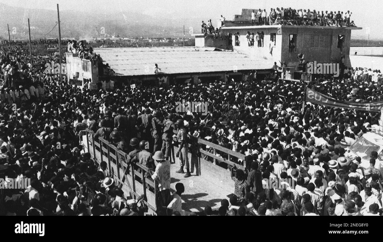 Hundreds of Haitians turn out to observe the changing of Fort Dimanche ...