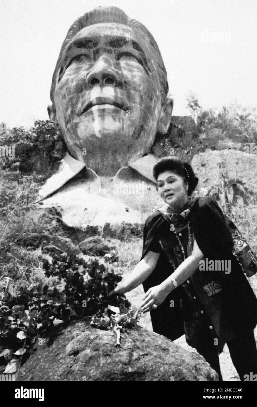 Ferdinand Marcos Statue