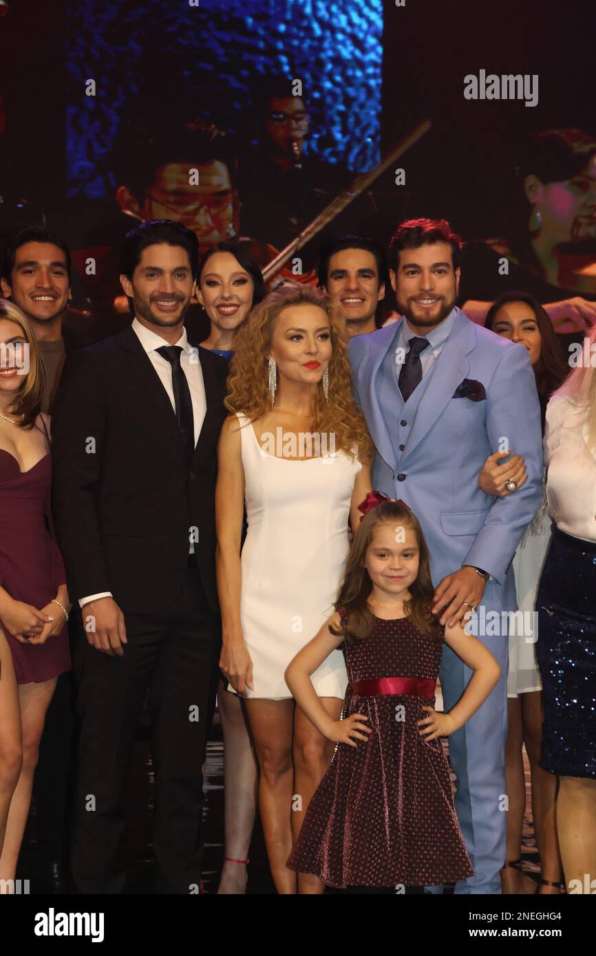 Premiere of the telenovela "El Amor Invencible" at Foro 15 of Televisa ...