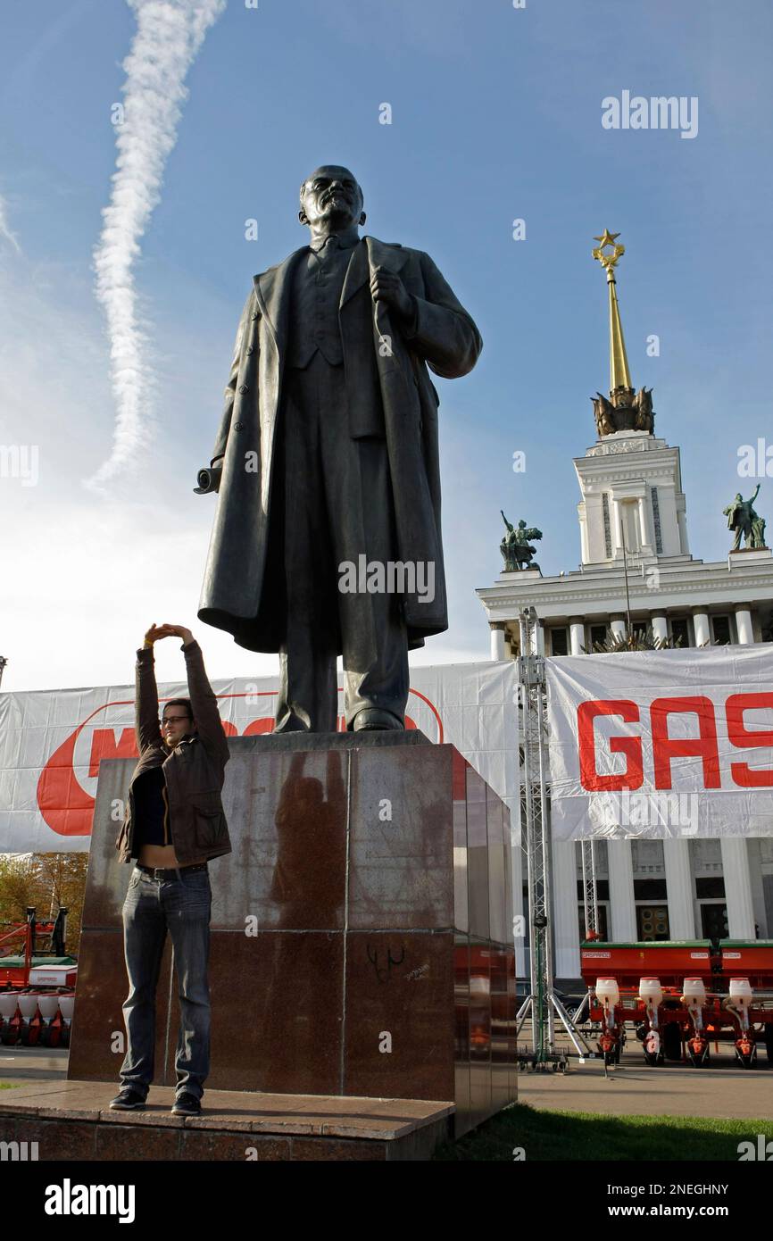 This photo taken Oct. 7, 2009 shows a statue of Soviet founder Vladimir ...