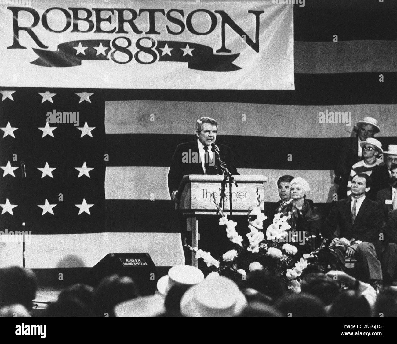 Pat Robertson speaks to about 1,000 cheering supporters in Manchester ...