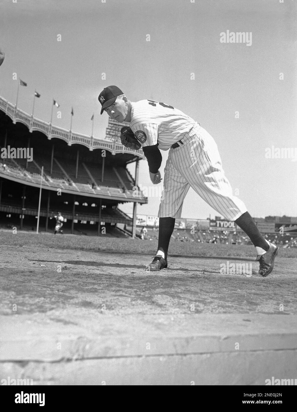 Robert ?Bob? Kuzava, pitcher, New York Yanks pitching action on April ...
