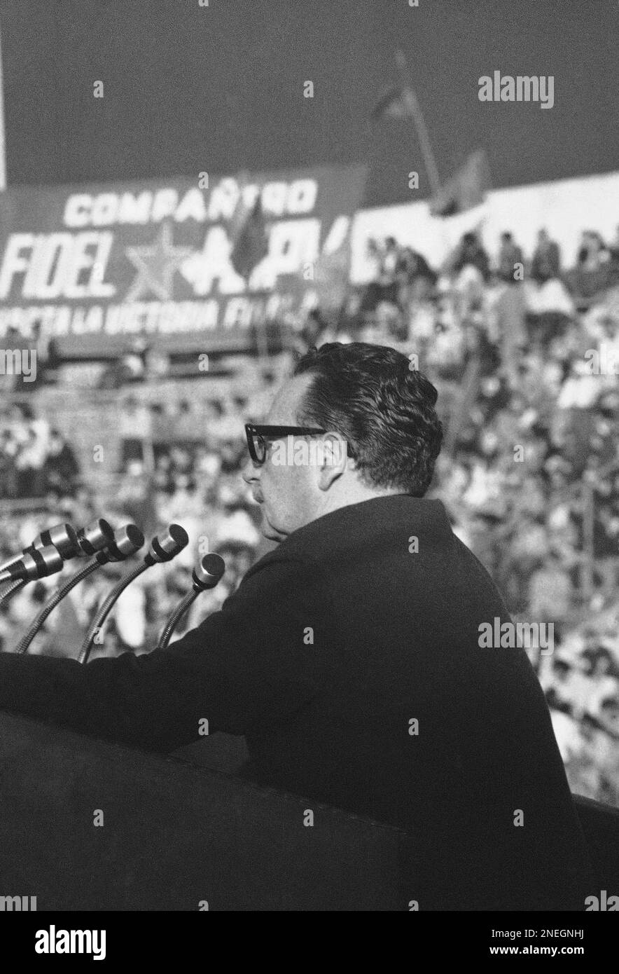 Chile's President Salvador Allende speaks during Castro?s farewell ...