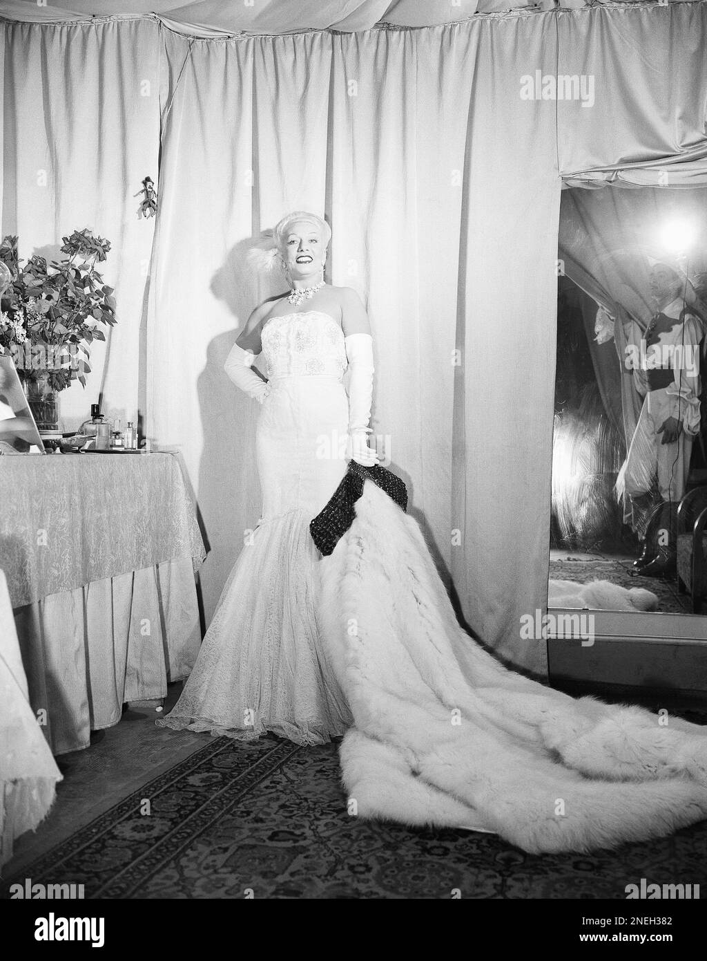 Wanda Osiris is shown in her dressing room shortly going on the stage ...