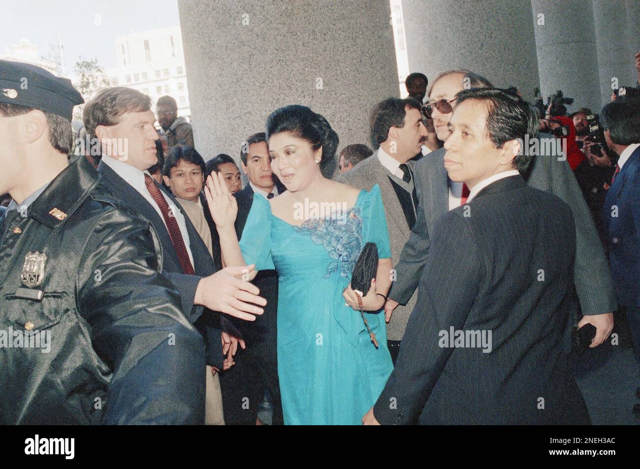 Police officers and members of Imelda Marcos? entourage attempt to ...