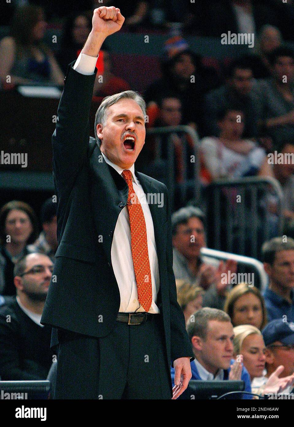 New York Knicks coach Mike D'Antoni calls a play during the Knicks' 97 ...
