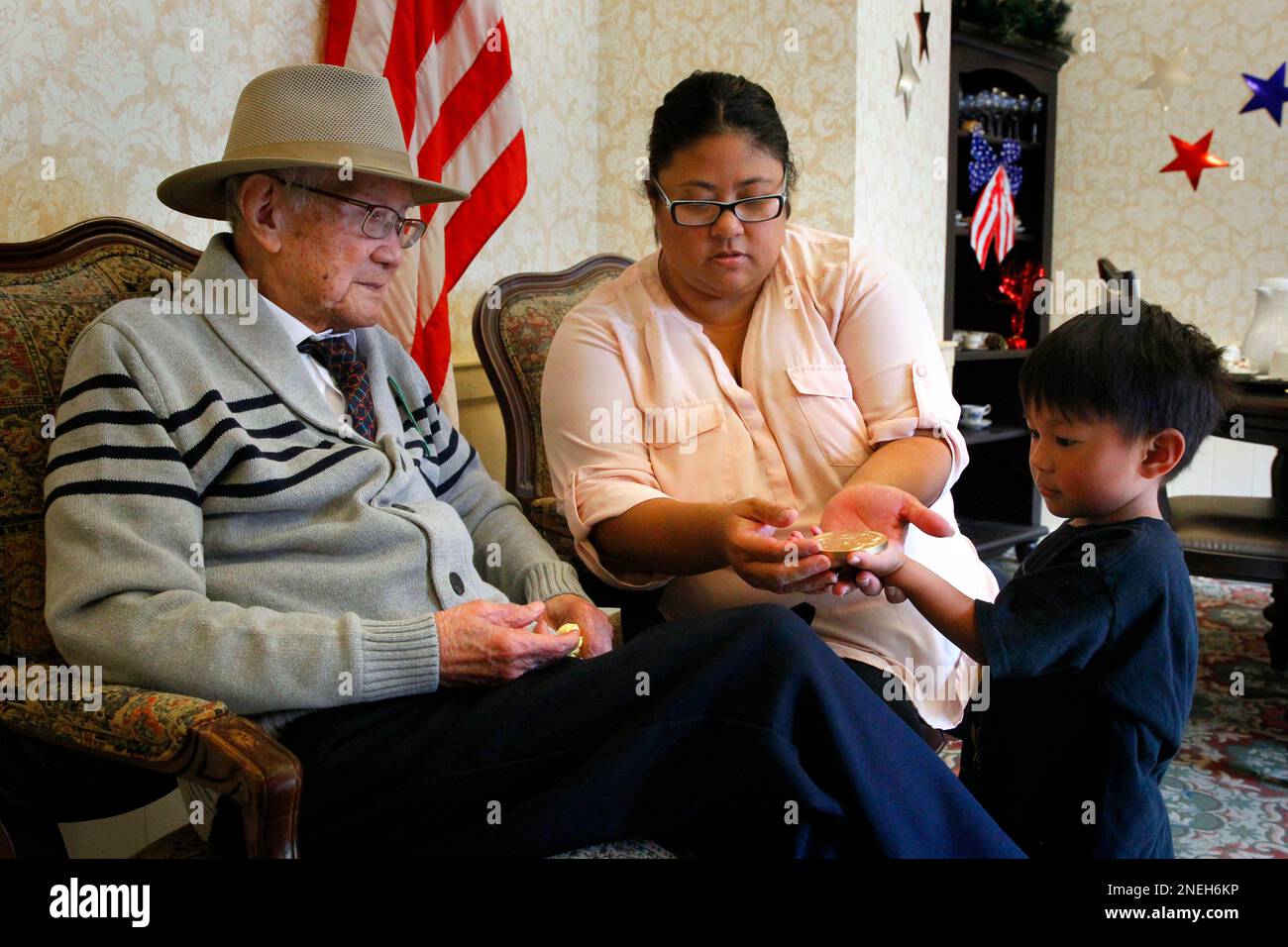99-year-old Amado Ante with his granddaughter Juliet Rodriguez and ...