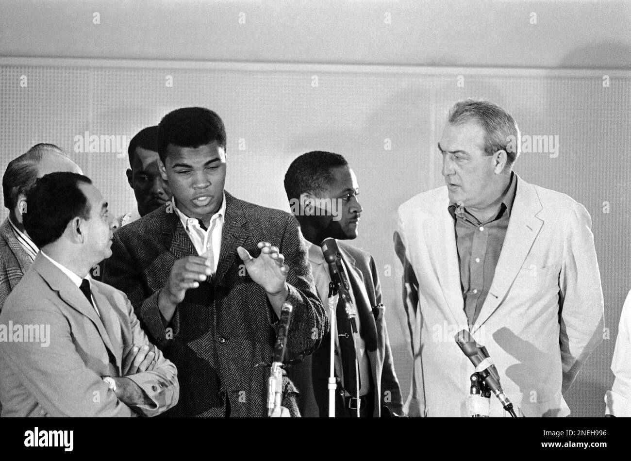 Muhammad Ali, who won the heavyweight boxing championship from Sonny ...