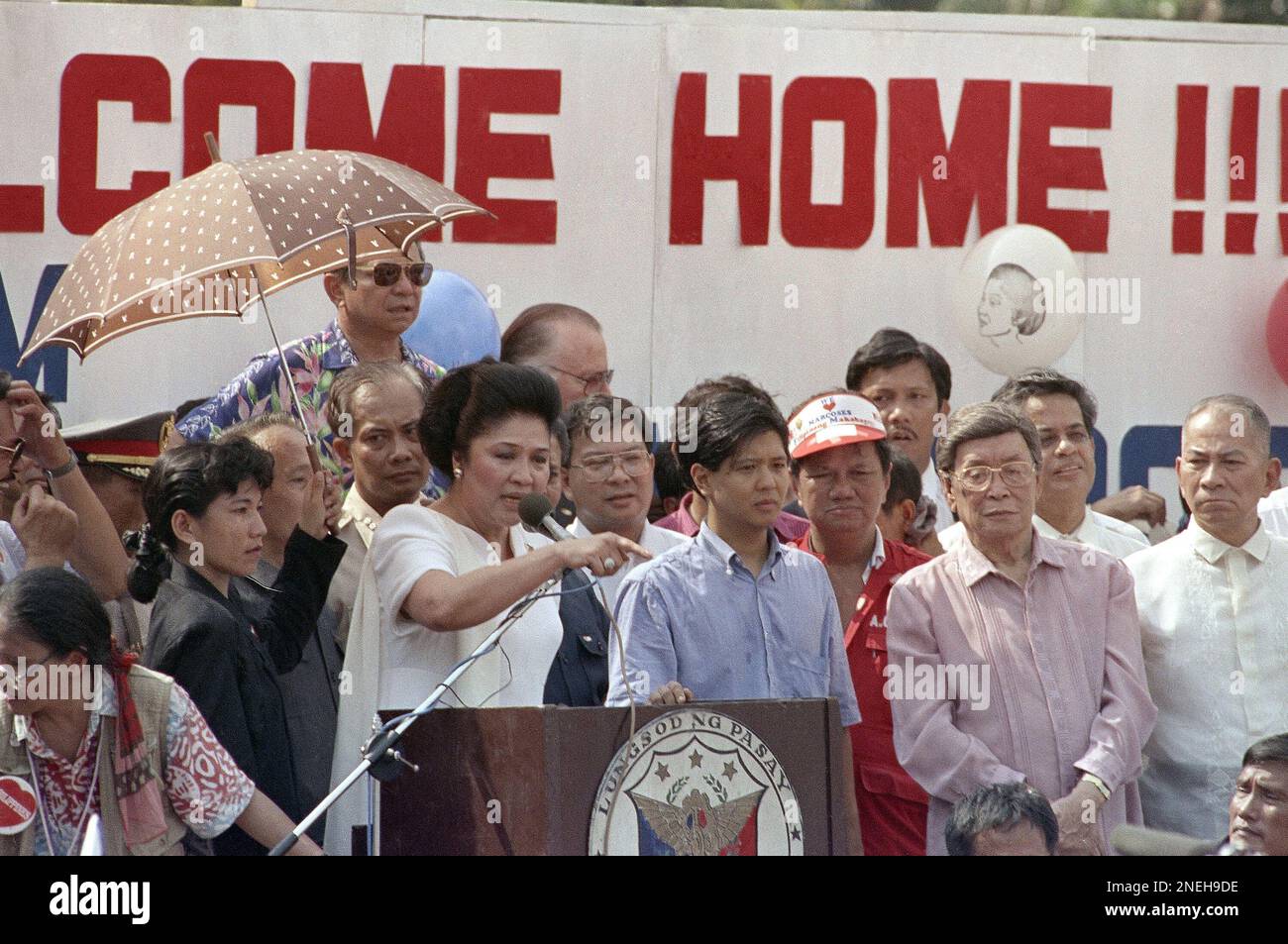Imelda Marcos addresses loyalists at rally at the Folk Arts Theater in ...